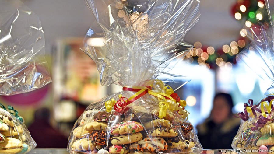 Bella Napoli's Dominic Mainella still makes the bread — and cookies ...