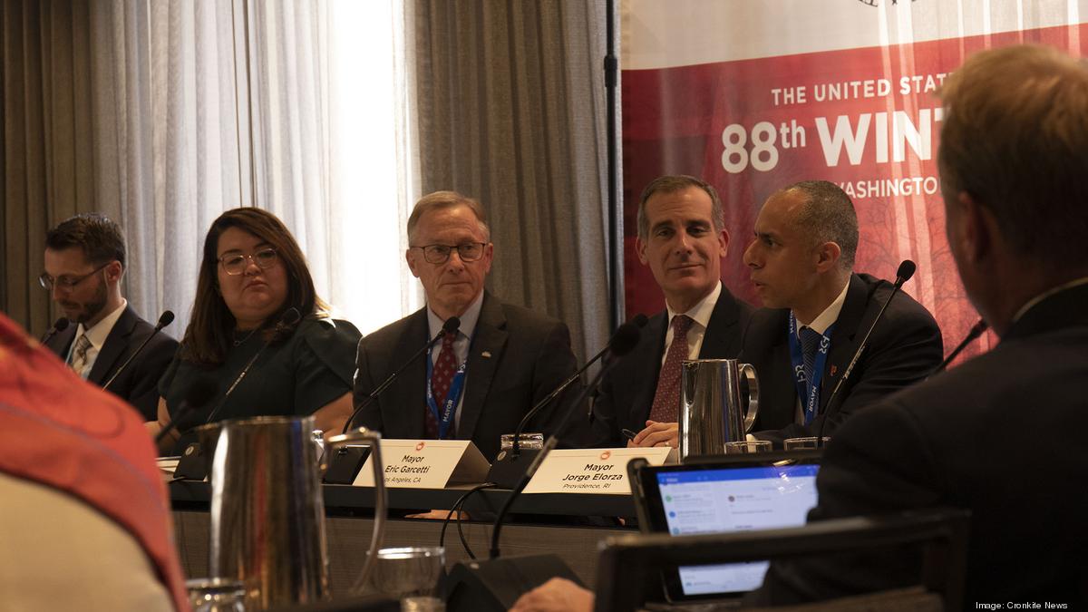 Mesa Mayor John Giles leads panel of mayors grappling with immigration ...