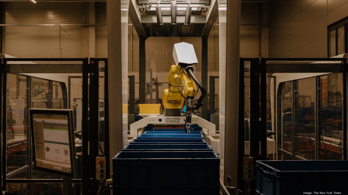 A warehouse robot learns to sort out the tricky stuff - Minneapolis ...