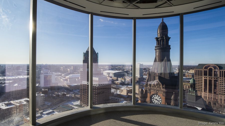 A drone's-eye view of Milwaukee's skyline and local landmarks ...