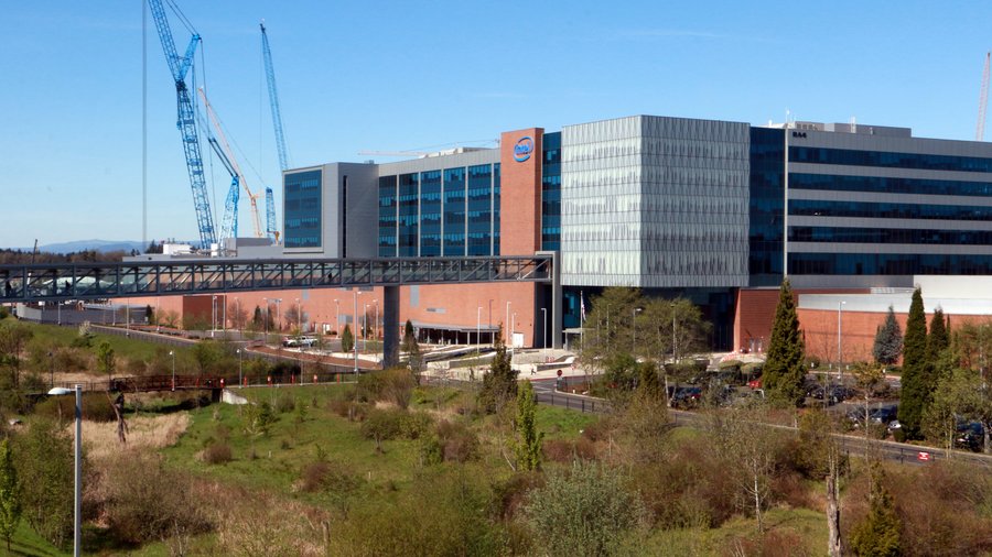 Intel (Nasdaq: INTC) opts for hybrid-first for its return to office ...