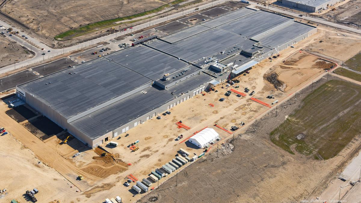 See latest Foxconn construction as project continues during pandemic ...