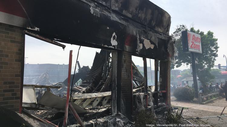 Minneapolis protest turns violent; Lake Street Target looted, apartment ...