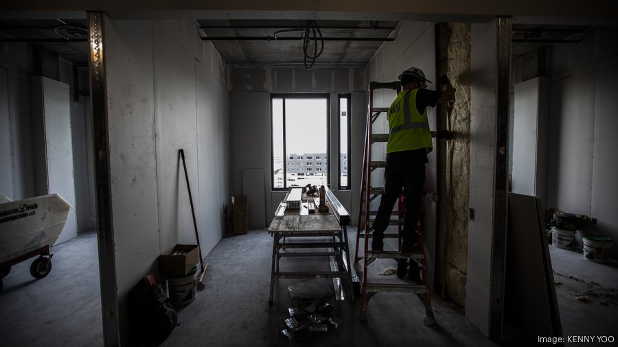 Downtown Milwaukee's Huron Building will be done two months early ...