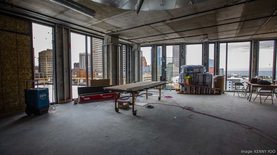 Downtown Milwaukee's Huron Building will be done two months early ...