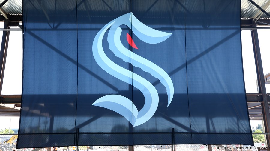 Roof goes up on NHL's Seattle Kraken's new Northgate training facility ...