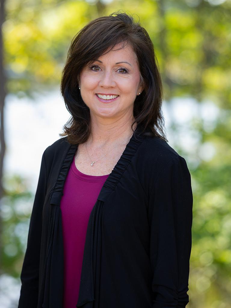 Lisa Matthews's Instagram, Twitter & Facebook on IDCrawl