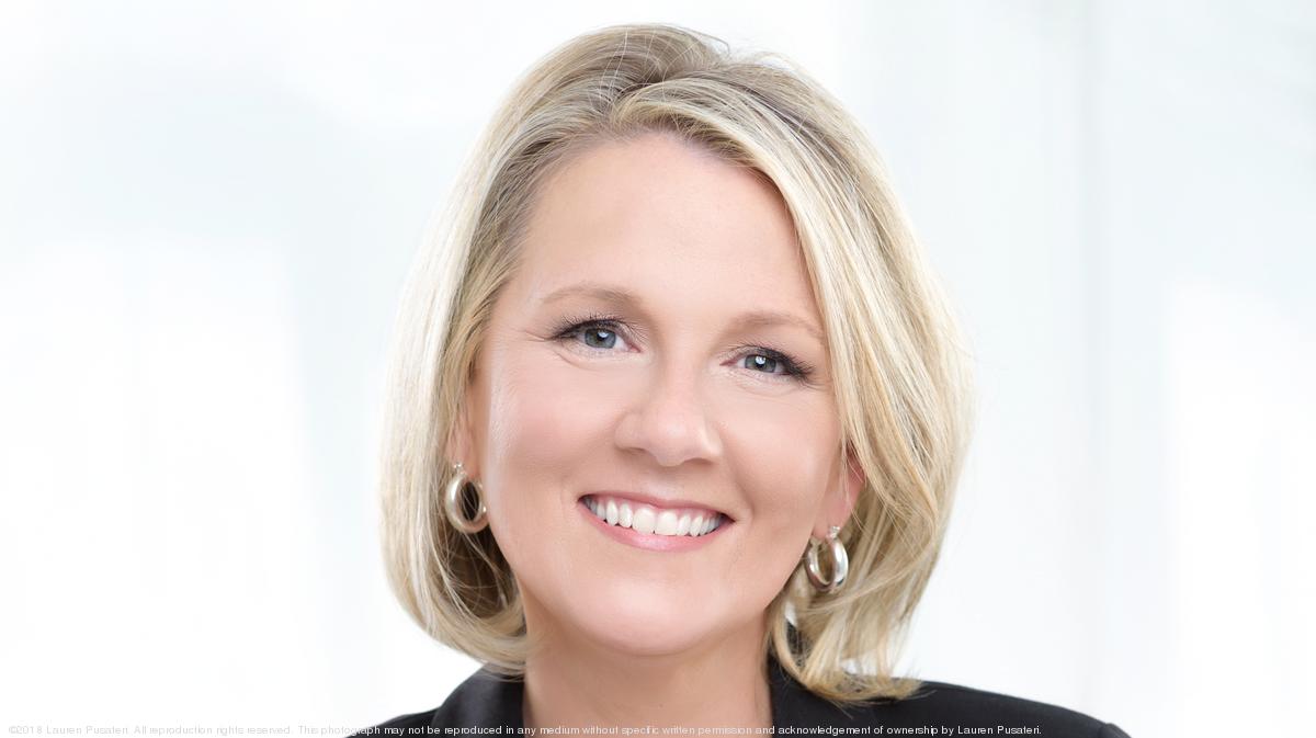 DecoPac hires former Hallmark executive as CEO - Minneapolis / St. Paul ...