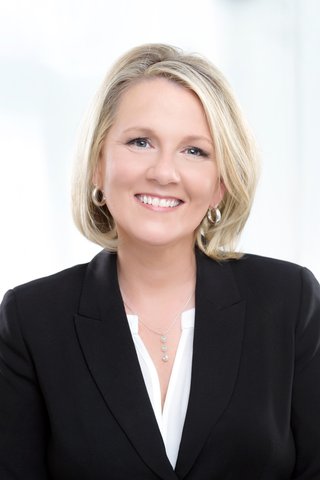 DecoPac hires former Hallmark executive as CEO - Minneapolis / St. Paul ...