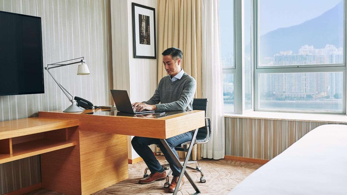 Hyatt 'office for the day' lets you work from a hotel for $65 - Chicago ...