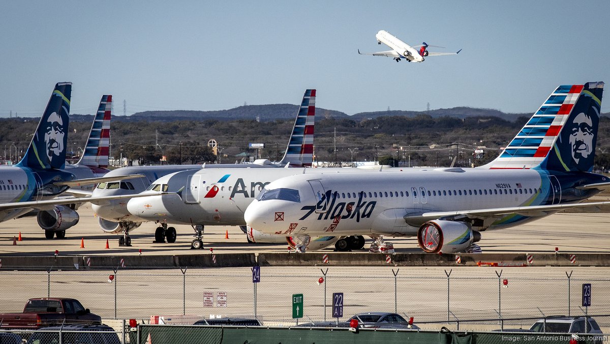 Crowded house? SA airport expects to top 10M passengers - San Antonio ...