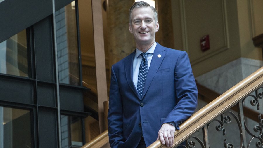 Portland city workers to work half-time in-person, mayor says ...