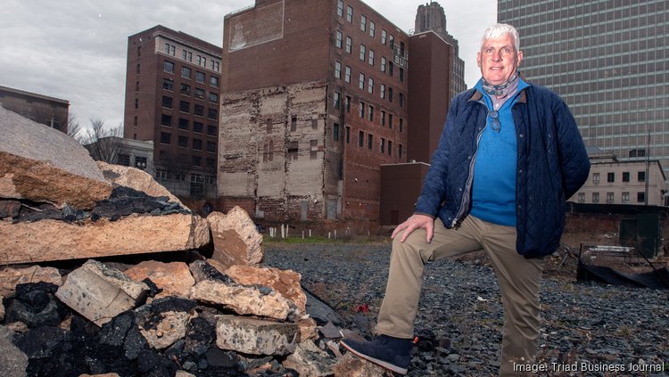 Simon Burgess to open second ROAR in Winston-Salem, move Est! Est!! Est ...