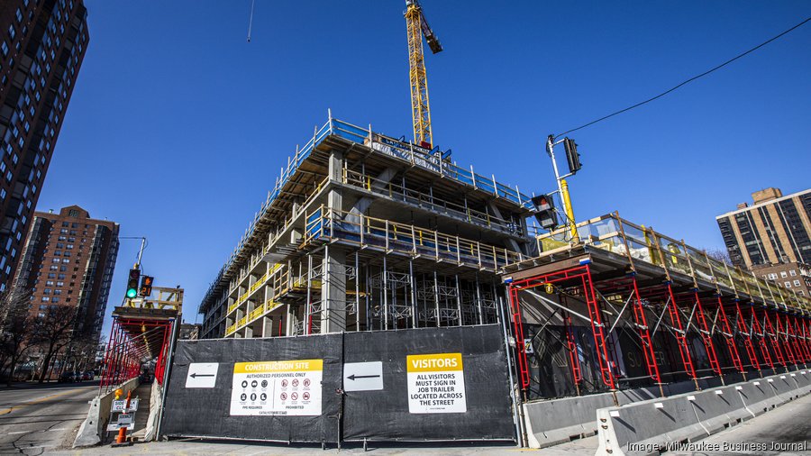 Ascent tower's timber structure begins to rise in downtown Milwaukee ...