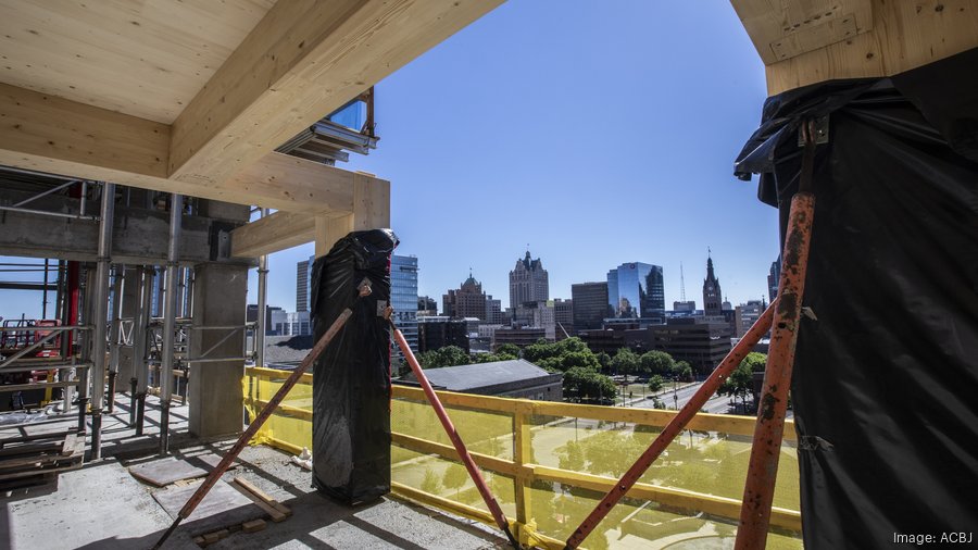 Ascent tower's timber structure begins to rise in downtown Milwaukee ...