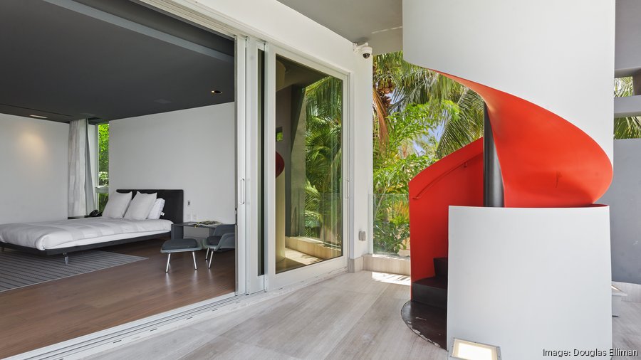 TelevisaUnivision CEO Wade C. Davis sells Miami Beach home - South ...