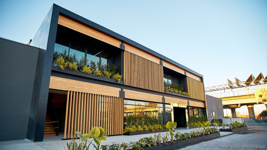Hyundai buys office building in El Segundo for $70 million - L.A ...