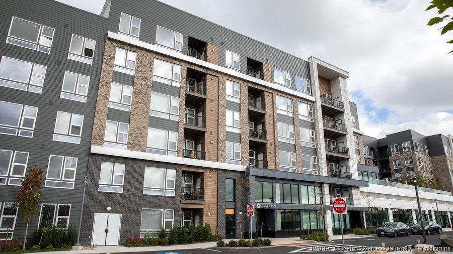 Woburn Village revives old mall site with Shake Shack, Caffe Nero and ...