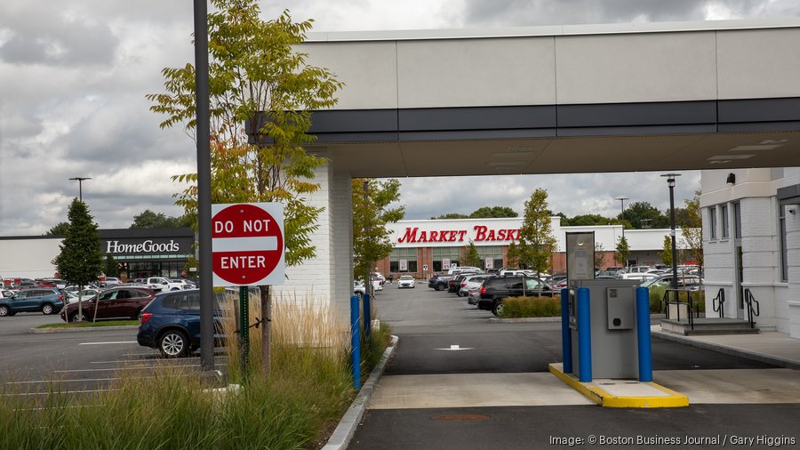 Woburn Village revives old mall site with Shake Shack, Caffe Nero and ...