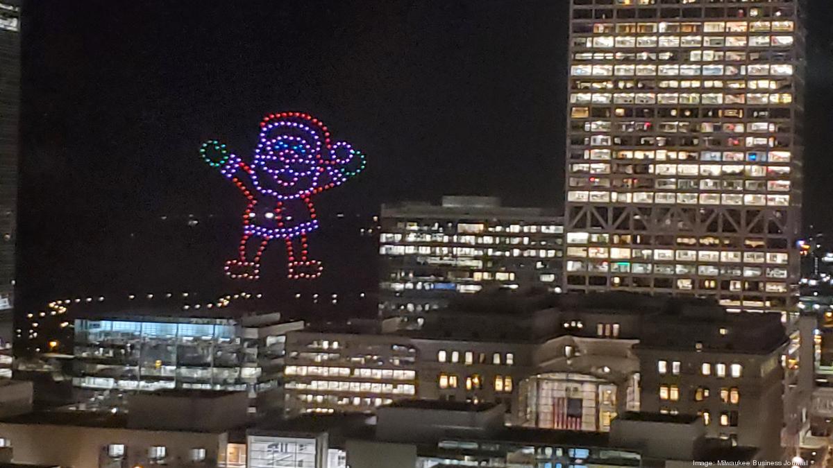 See surprise drone show light up downtown Milwaukee skies - Milwaukee ...