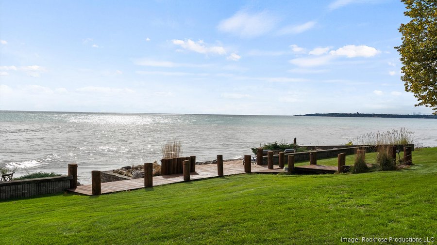Lake Michigan property in Fox Point sells for $5.9M - Milwaukee ...