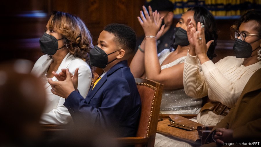 Ed Gainey sworn in as Pittsburgh’s 61st mayor - Pittsburgh Business Times