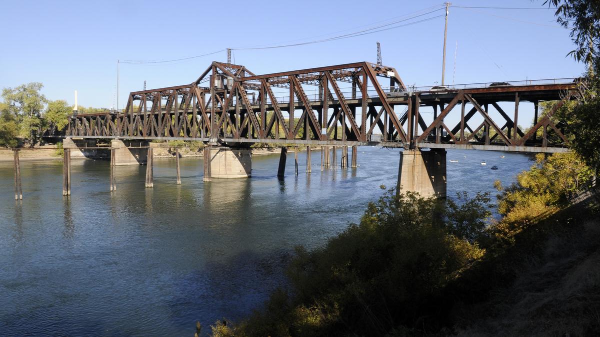 I Street Bridge replacement on pace to start in 2018 - Sacramento ...