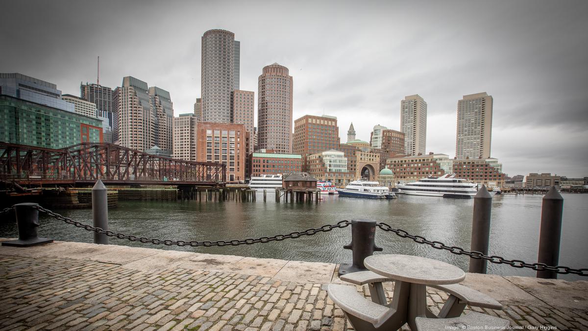 Mass. economy shrinks, with future uncertainty 'high,' economists say ...