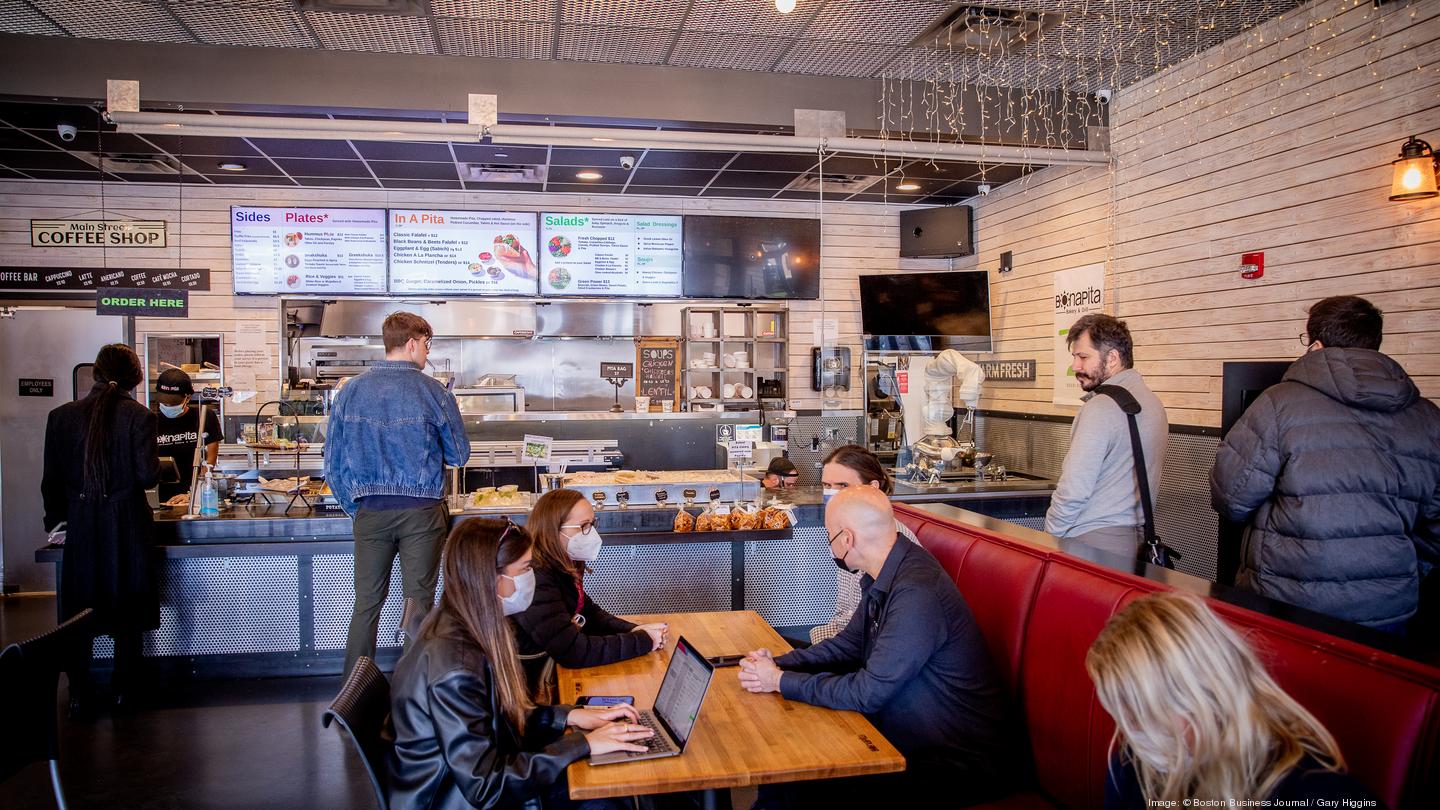 BostInno - Alfred the robot makes restaurant debut