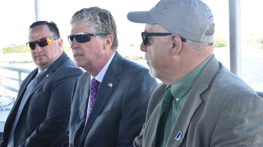 Gov. Dan McKee, Jeffrey Diehl tour Narragansett Bay, talk ...