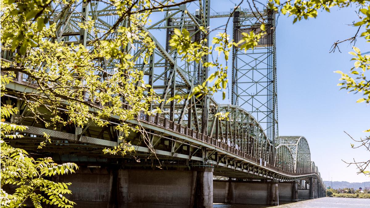 Oregon-Washington I-5 bridge replacement project receives federal grant ...