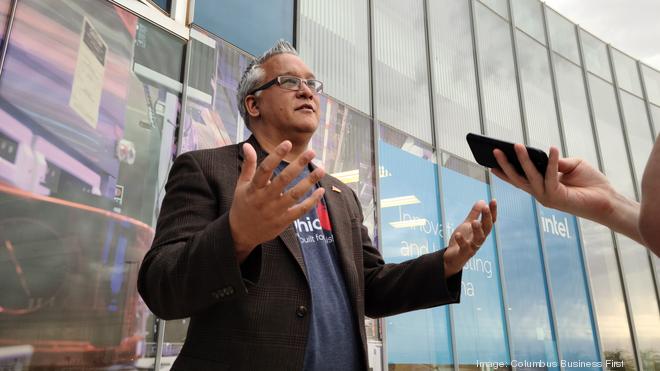 Intel offers a rare peek inside its Arizona production facility ...