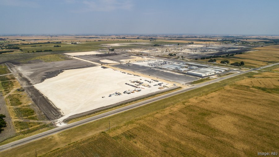 Photos of Samsung Electronics Co. Ltd.'s work on massive facility in ...