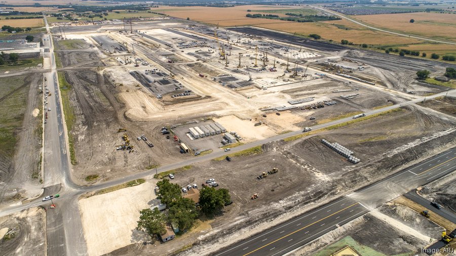 Photos of Samsung Electronics Co. Ltd.'s work on massive facility in ...