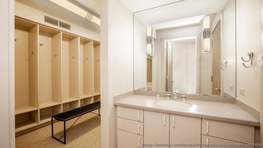 Former River Hills home of Wayne Oldenburg, late Melodie Wilson sells ...