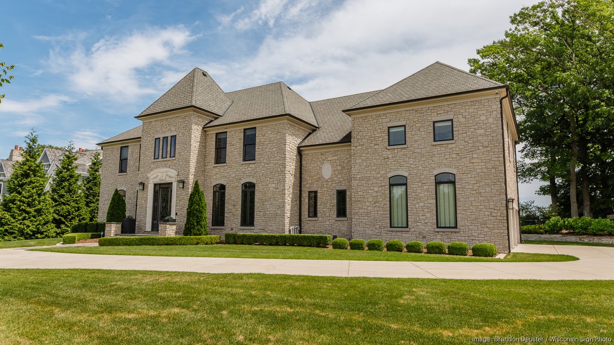 Fox Point lakeside home back on market with $600K+ price cut: Photos ...