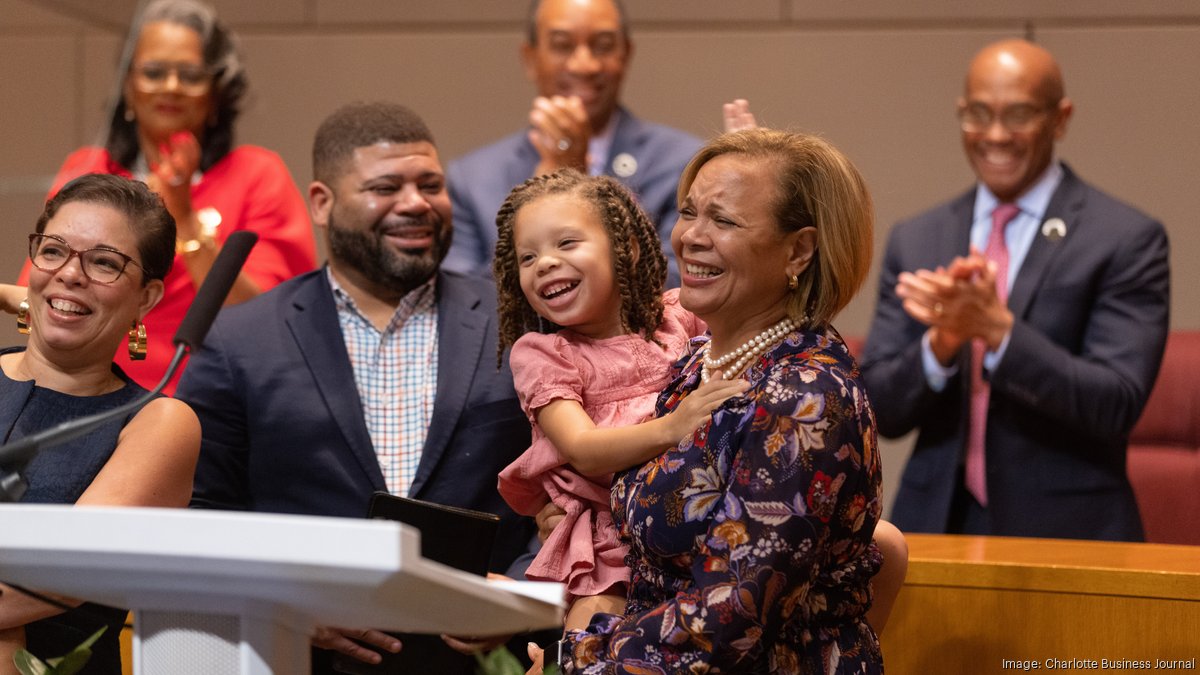 Charlotte mayor, council sworn in for shorter, 15-month term ...
