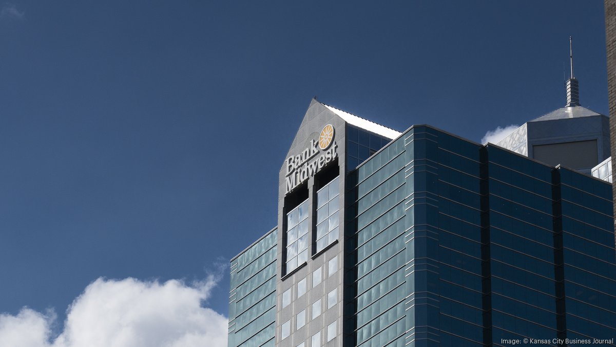 Bank Midwest sues Town Pavilion over plans for HNTB rooftop signage ...