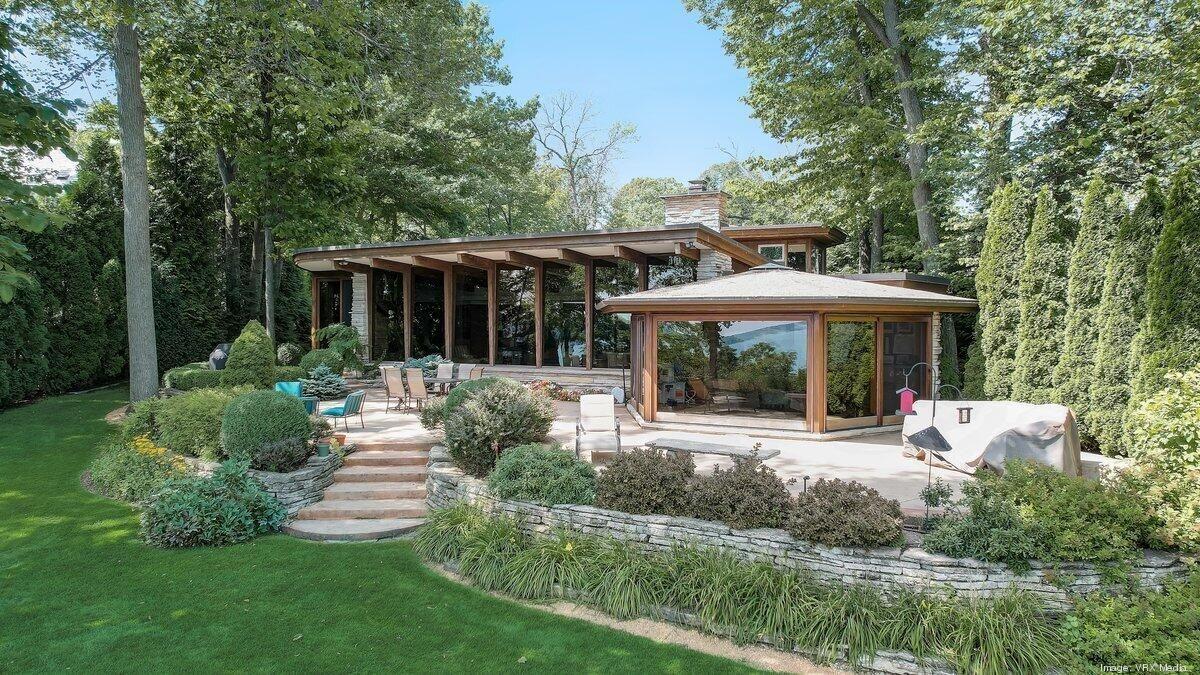 See mid-century house on Lake Michigan in Fox Point listed for $2.15M ...