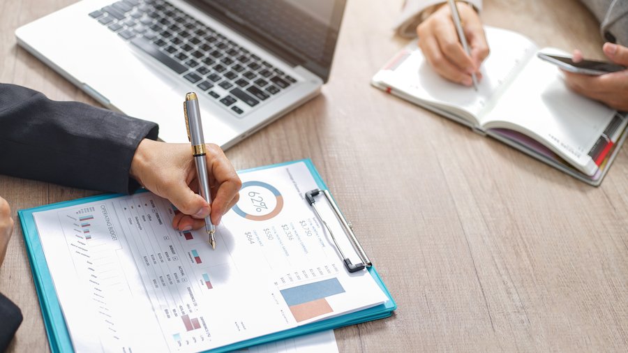 What's the difference between a wealth manager and financial advisor ...