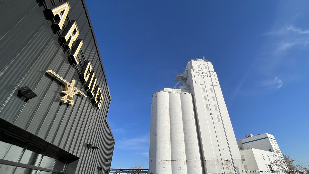 Earl Giles Restaurant and Distillery opens in Northeast Minneapolis ...