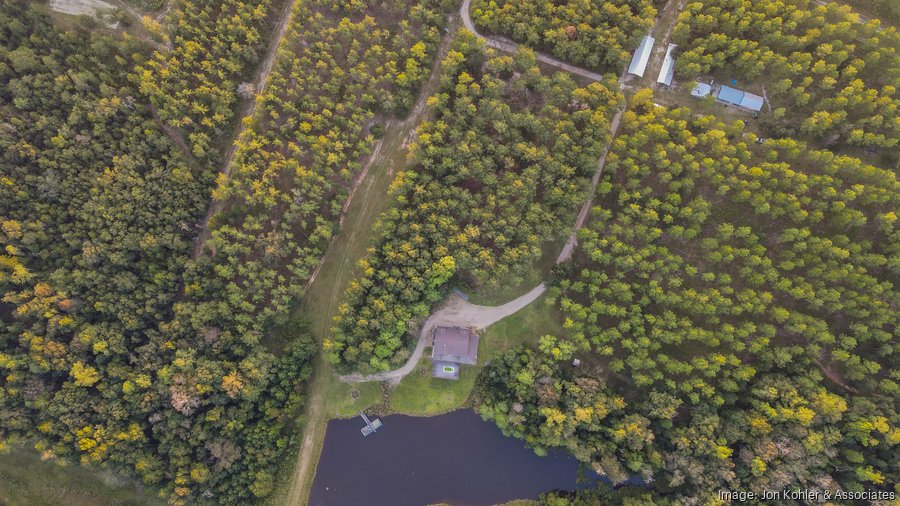 Ex-Hooters CEO Coby Garrett Brooks lists nearly 800-acre Georgia ranch ...