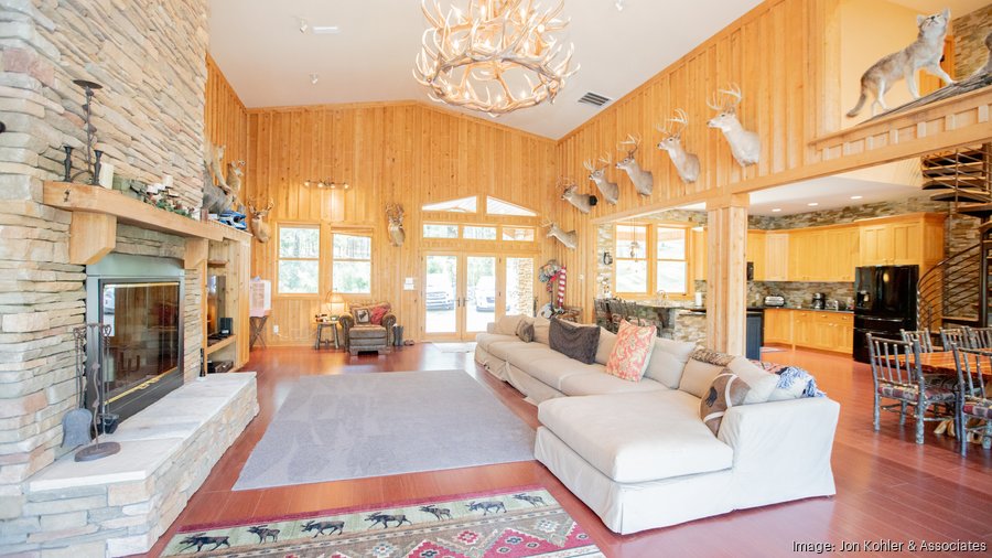 Ex-Hooters CEO Coby Garrett Brooks sells Georgia hunting ranch ...