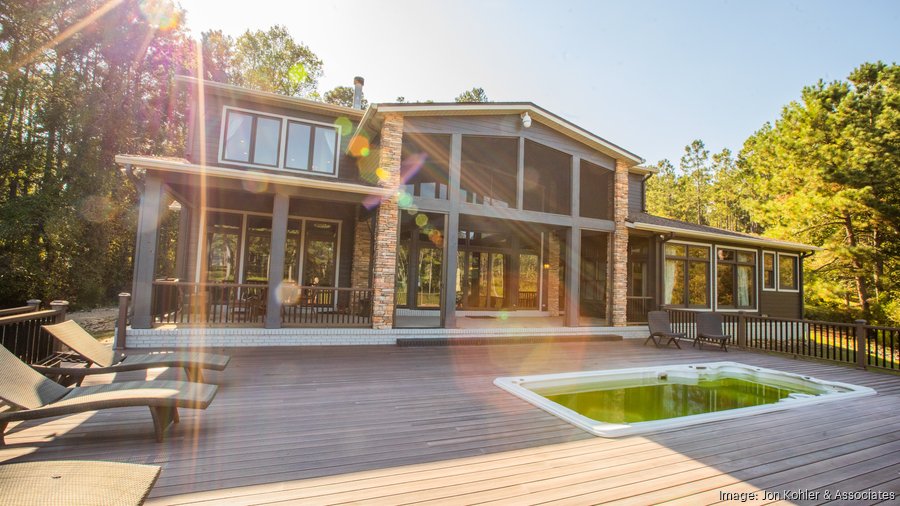 Ex-Hooters CEO Coby Garrett Brooks lists nearly 800-acre Georgia ranch ...