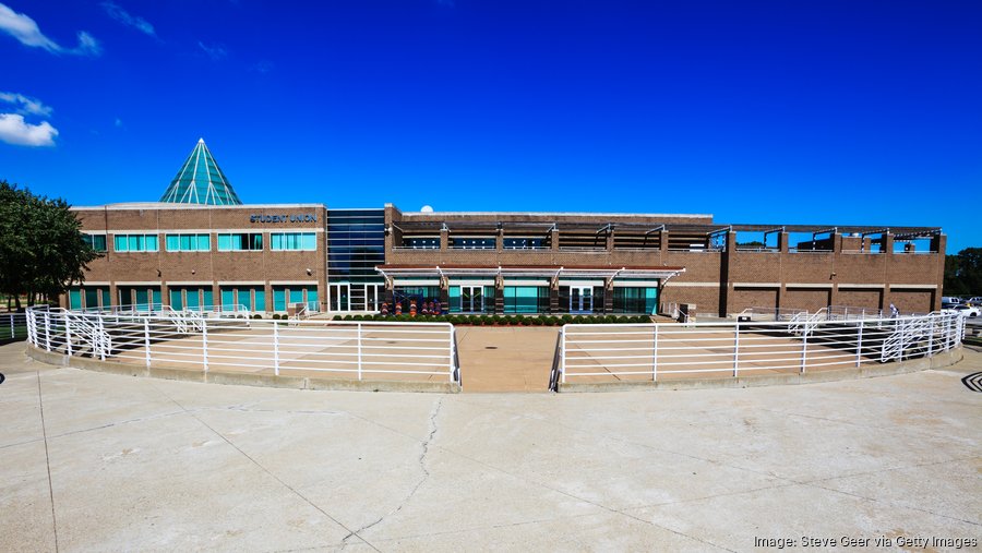 Chicago State University in negotiations to lease a vacant Walgreens ...