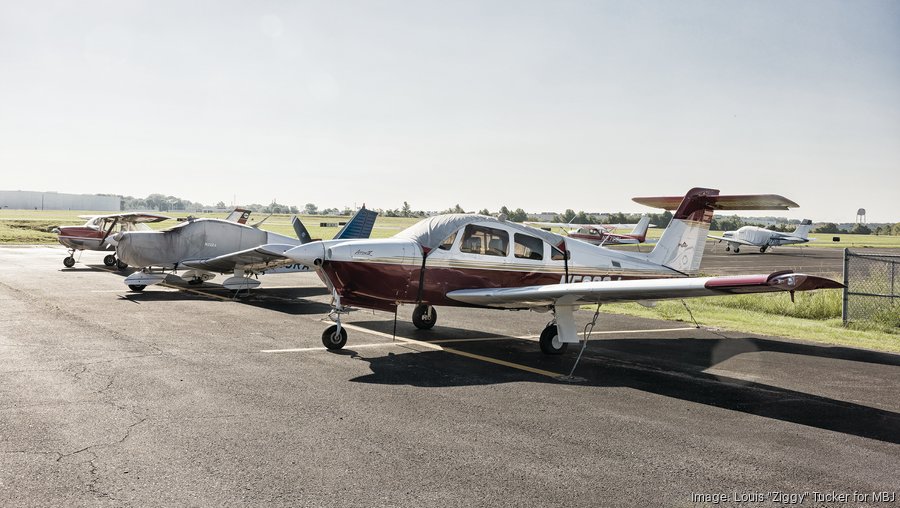 Luke Weathers Jr. Flight School diverse pilots train airlines jobs ...