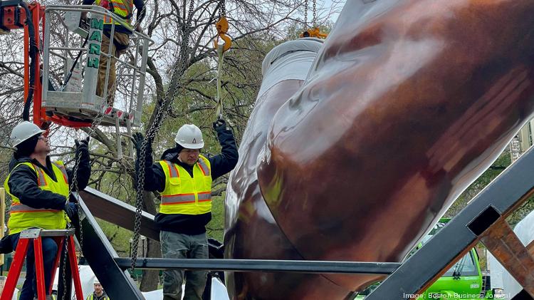 Installation of MLK memorial ‘The Embrace’ underway in Boston Common ...
