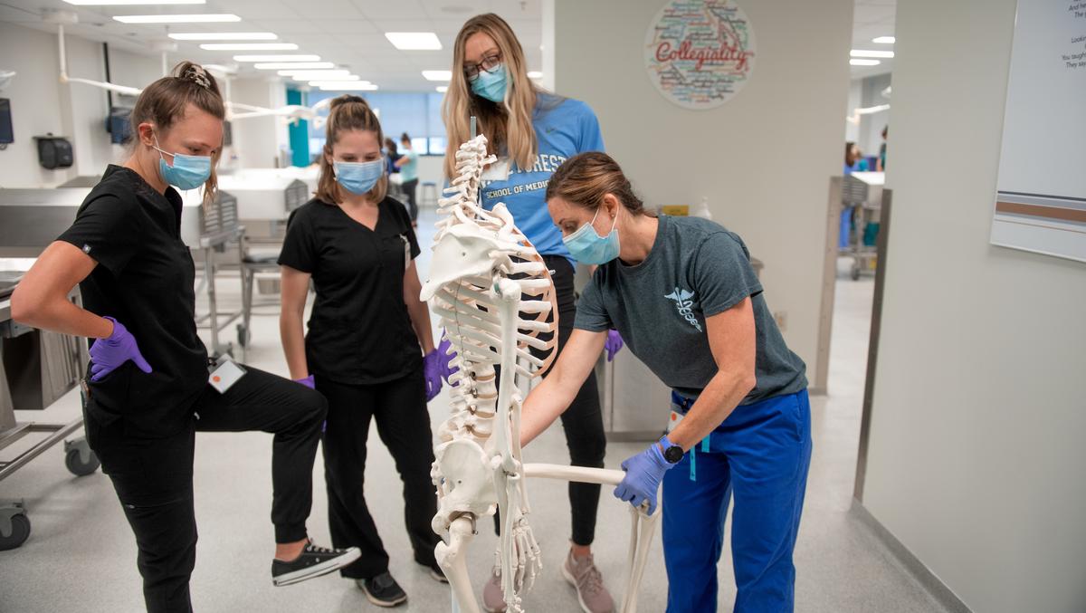 Med students learn to guide patients through integrative medical ...