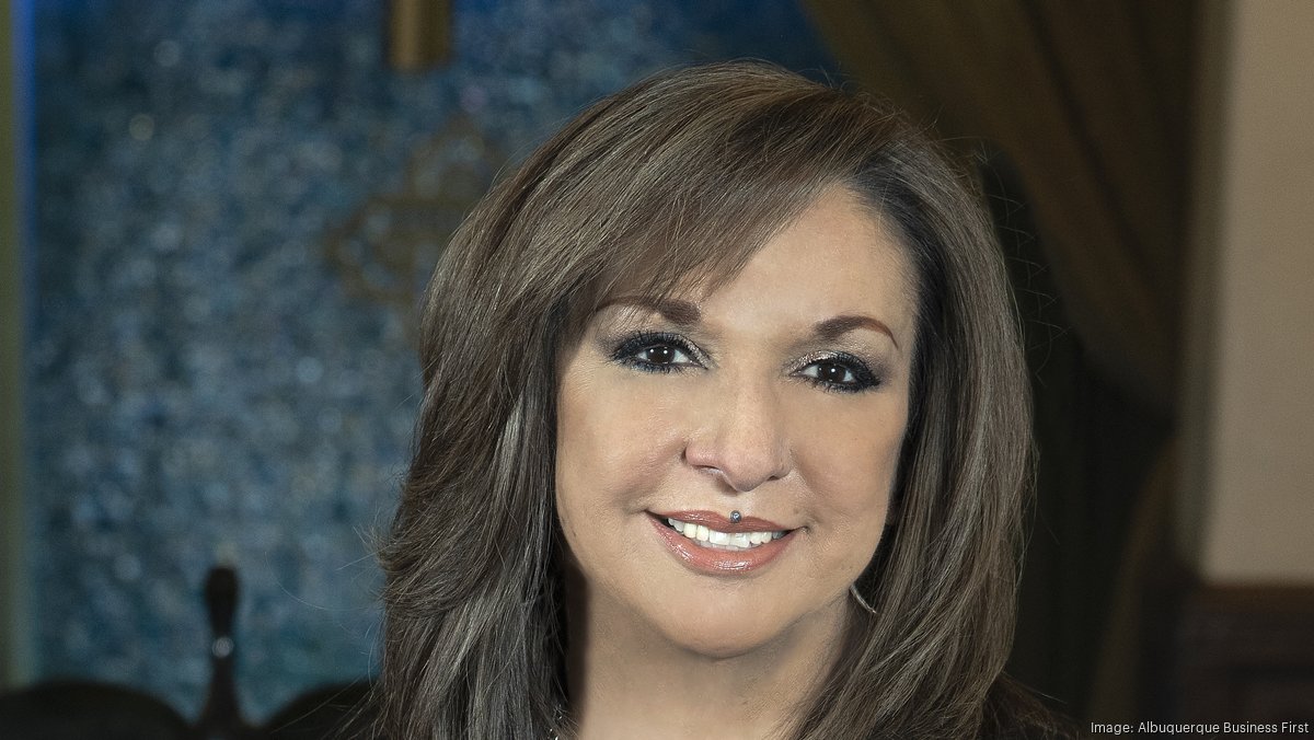 This is how WaFd Bank's Noel Valencia found her growth path ...