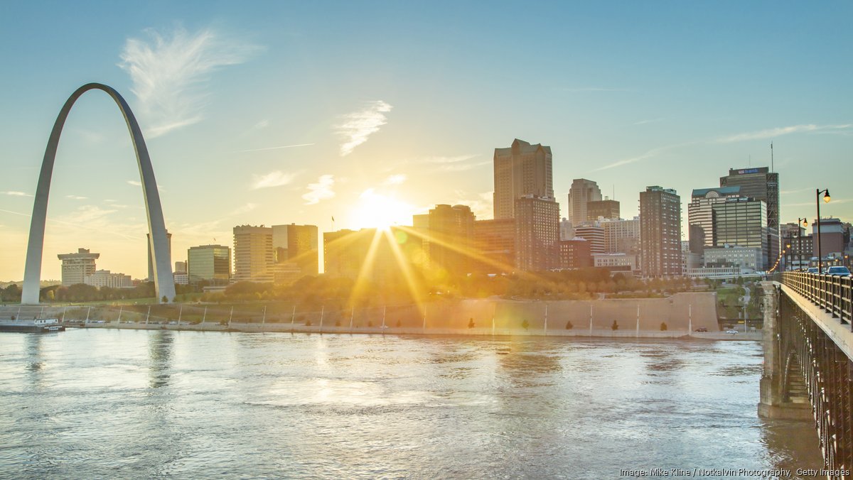 Consumer sentiment drops in St. Louis, nationwide in Q4 2025 - St ...